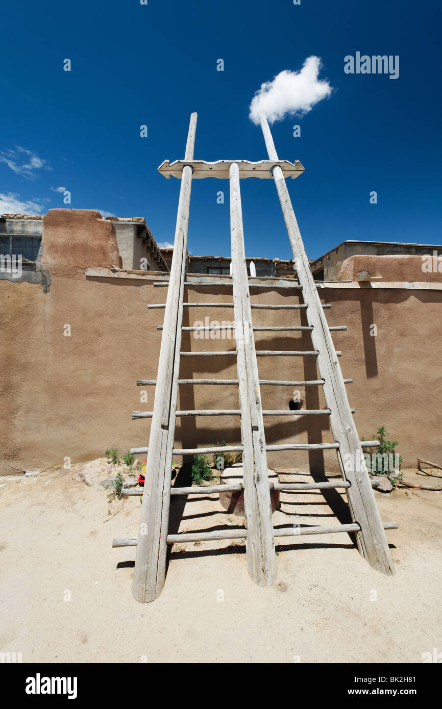 Traditional Sky Piercing Ladder, Acoma Pueblo, New Mexico Stock Photo ...