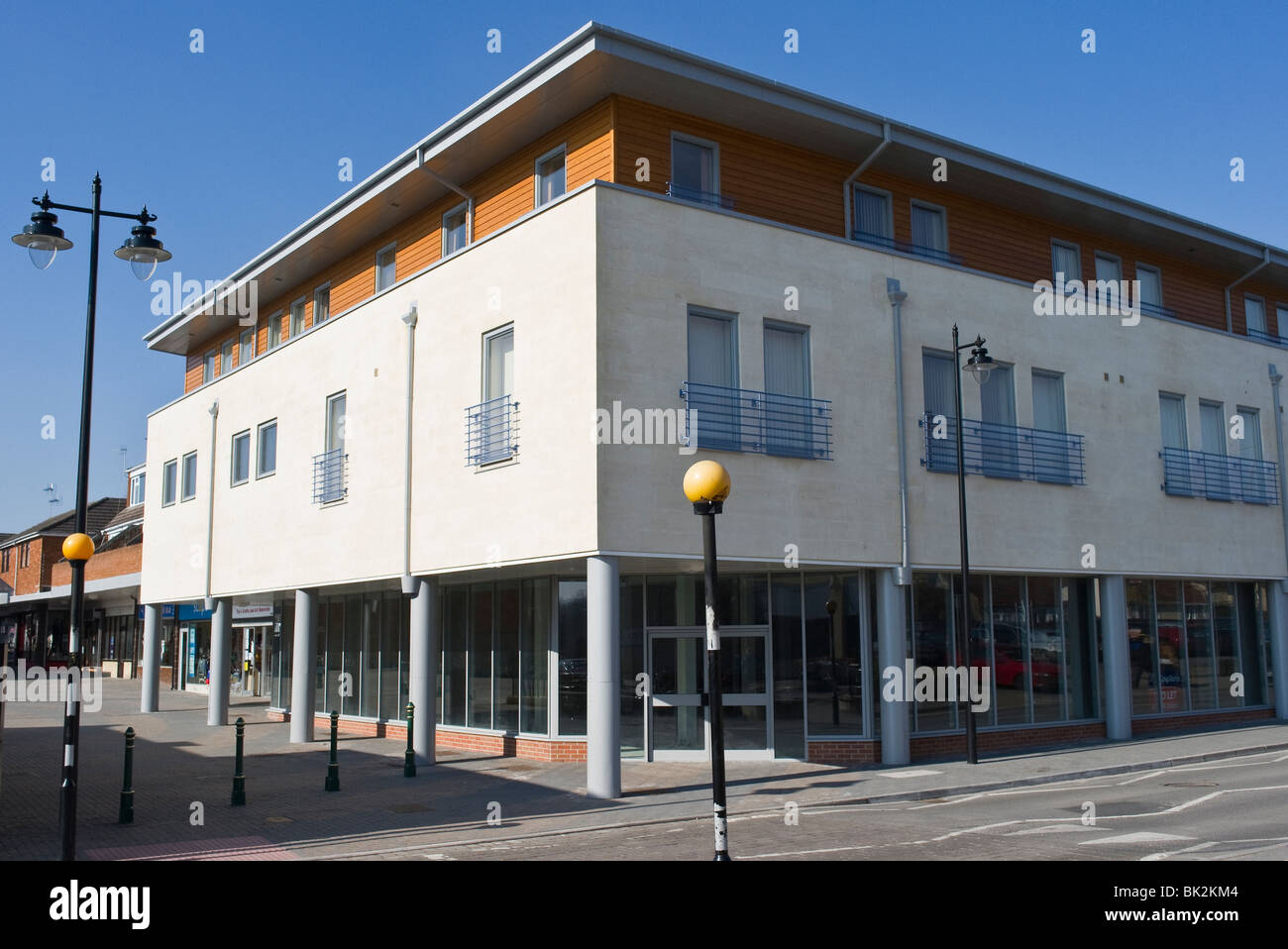 Abandoned commercial building uk hi-res stock photography and images ...