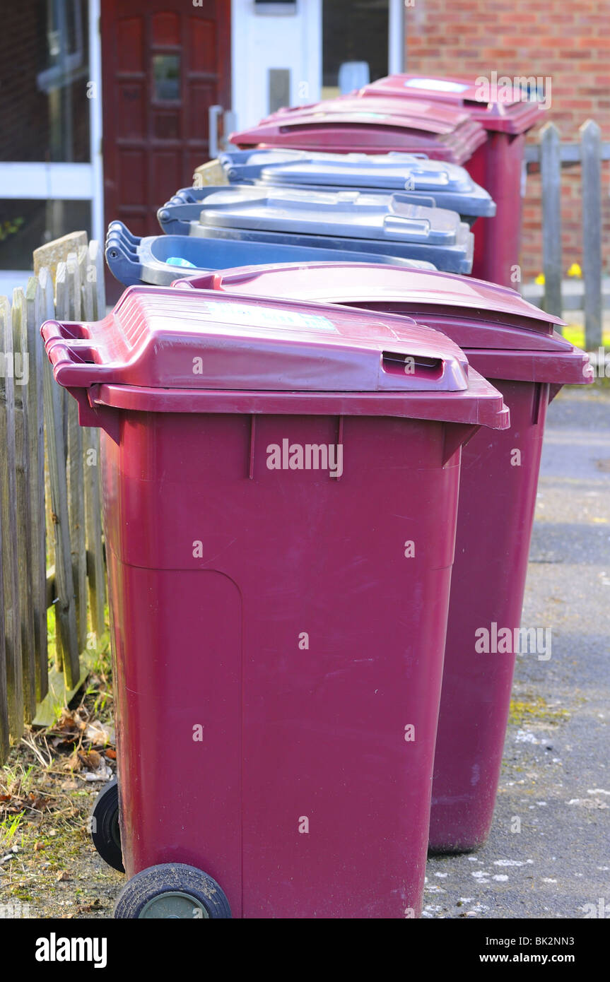 Domestic rubbish bins hi-res stock photography and images - Alamy