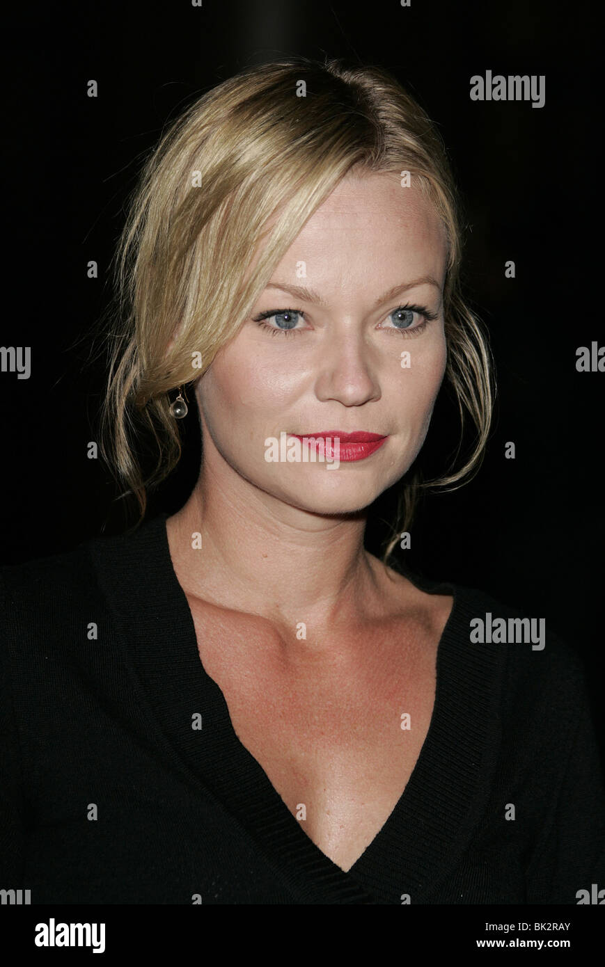 Samantha mathis hi-res stock photography and images - Alamy