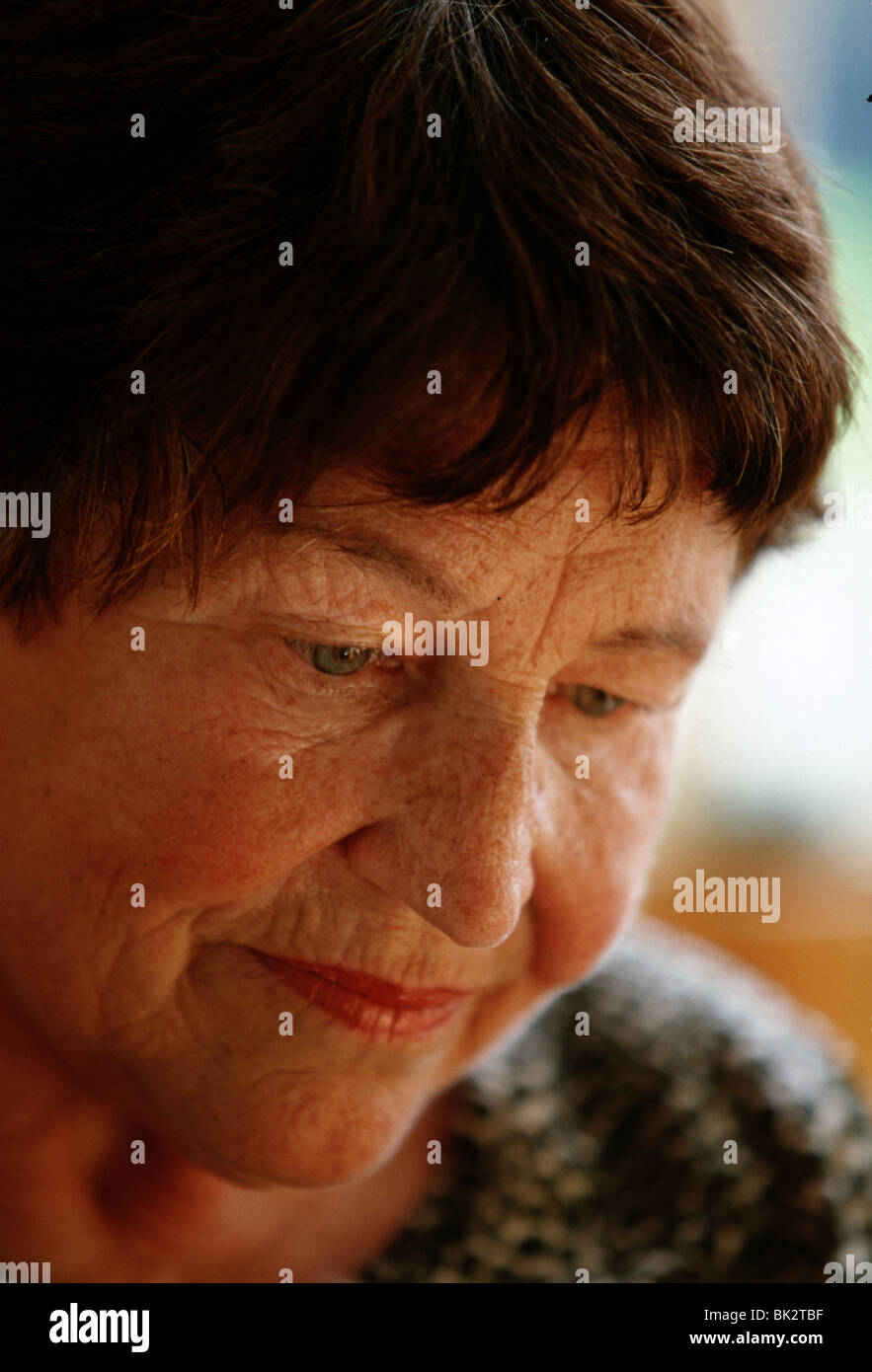 Elderly woman with wrinkled skin Stock Photo - Alamy