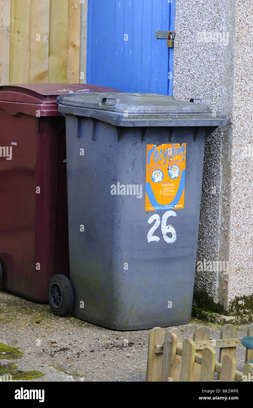 Domestic rubbish bins hi-res stock photography and images - Alamy