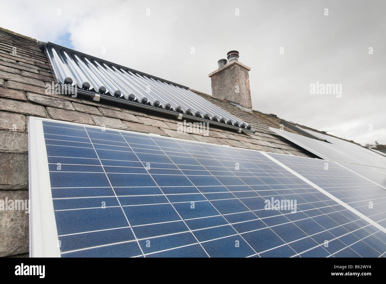 Solar panels on roof uk hi-res stock photography and images - Alamy