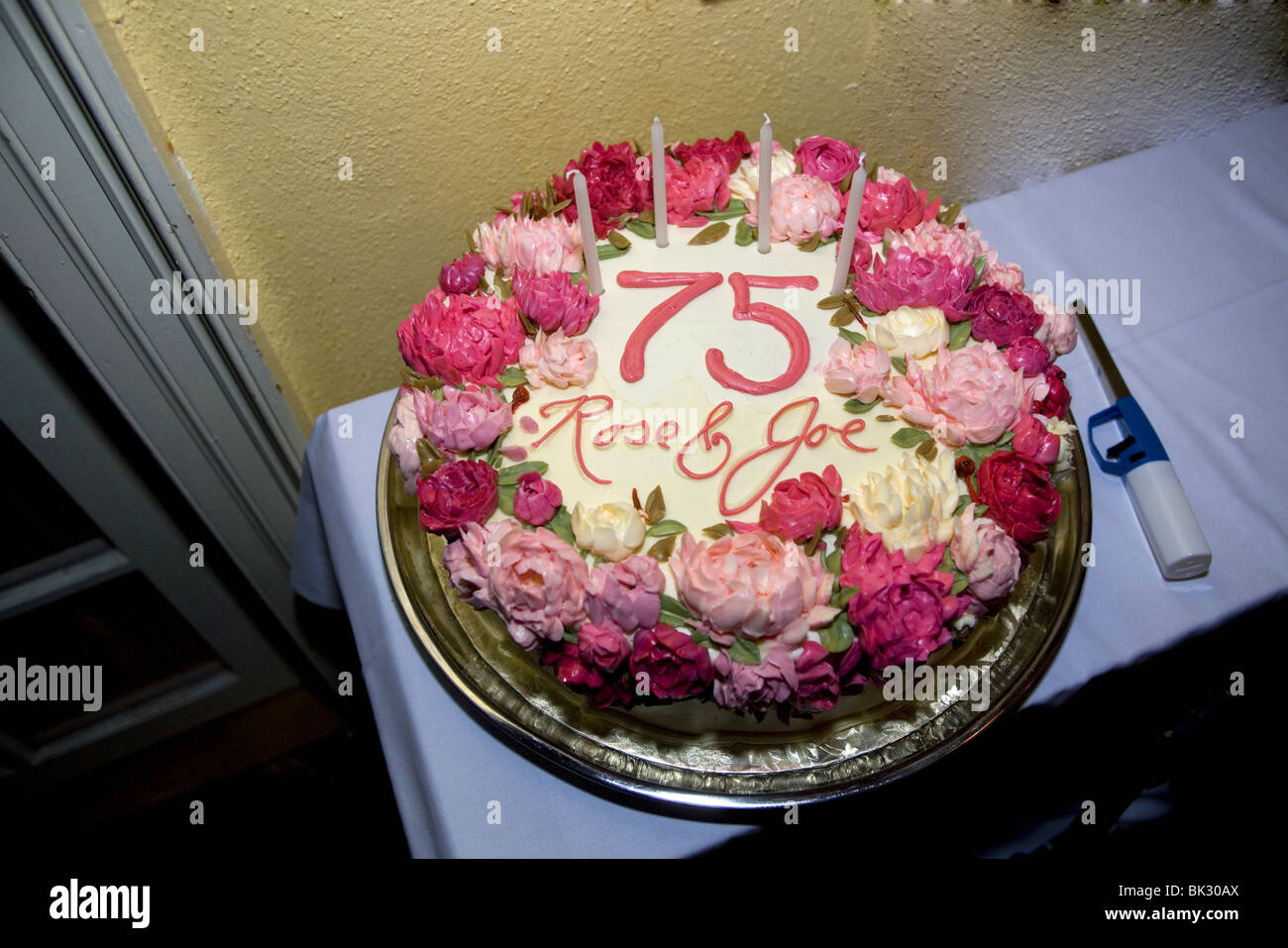 75th Wedding Anniversary Cake Stock Photo Alamy