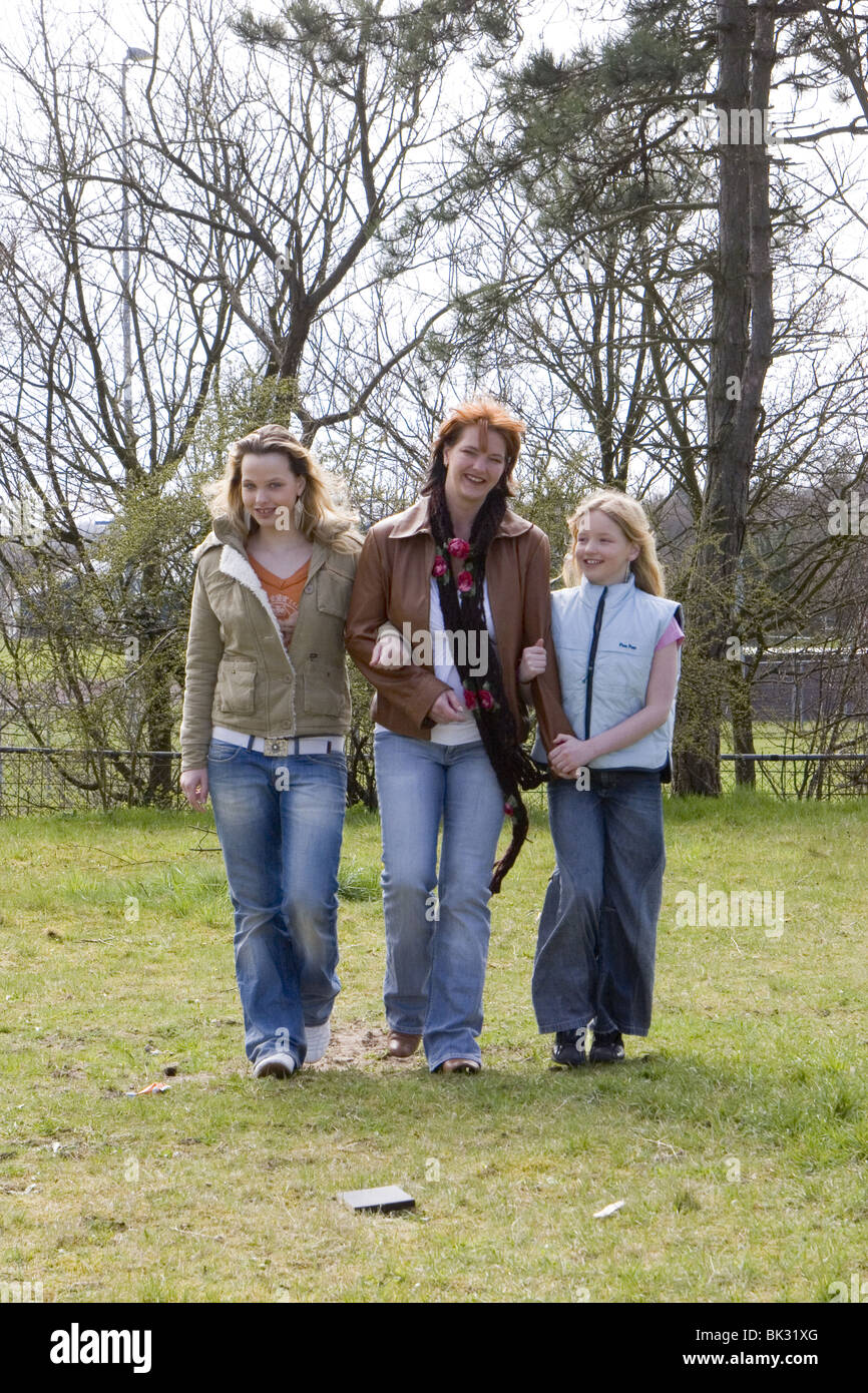 Mum in active wear hi-res stock photography and images - Alamy