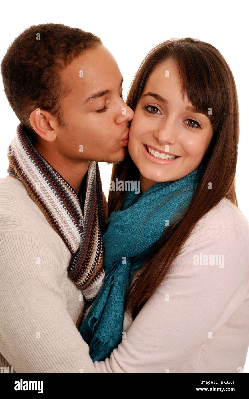 Couple kissing kiss teens teenagers hi-res stock photography and images ...