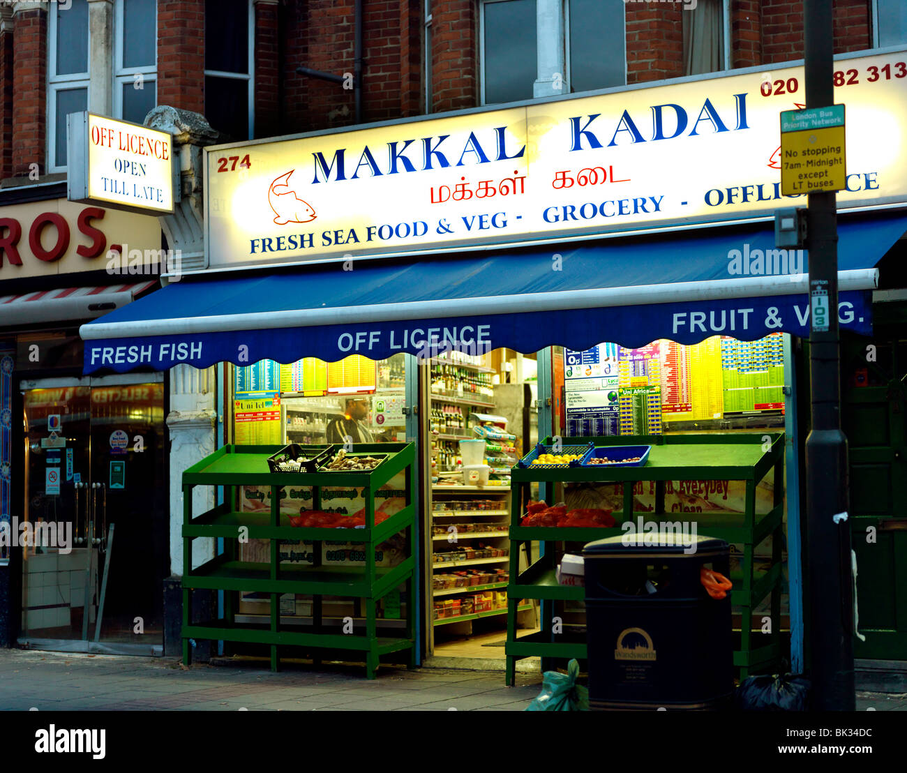 Grocery store window hi-res stock photography and images - Alamy