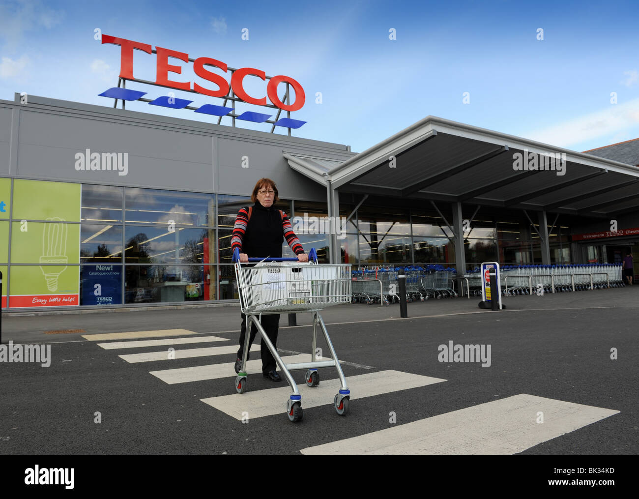 Tesco shopping trolley hi-res stock photography and images - Alamy