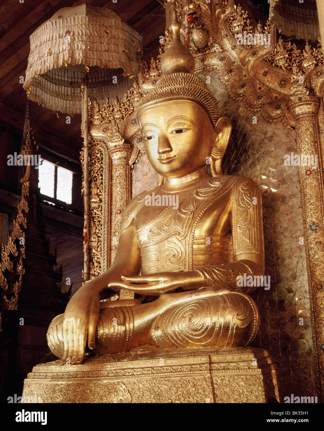 Buddha statue shan style hi-res stock photography and images - Alamy