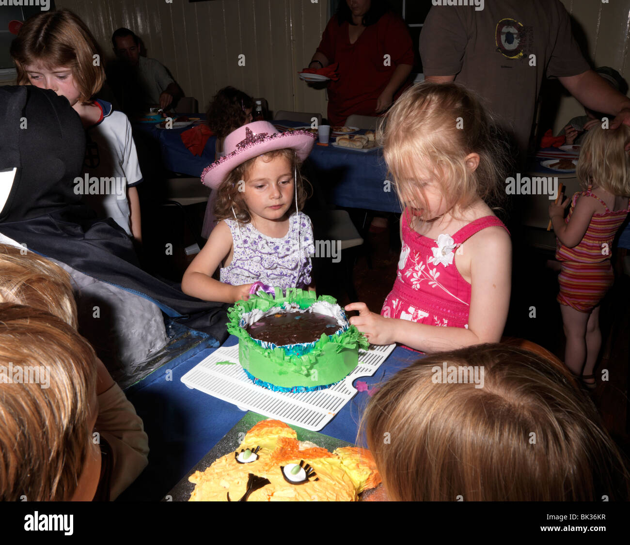 Birthday party children cake hi-res stock photography and images - Alamy