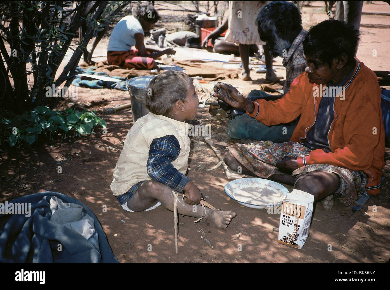 Australia alice springs aboriginal women hi-res stock photography and ...