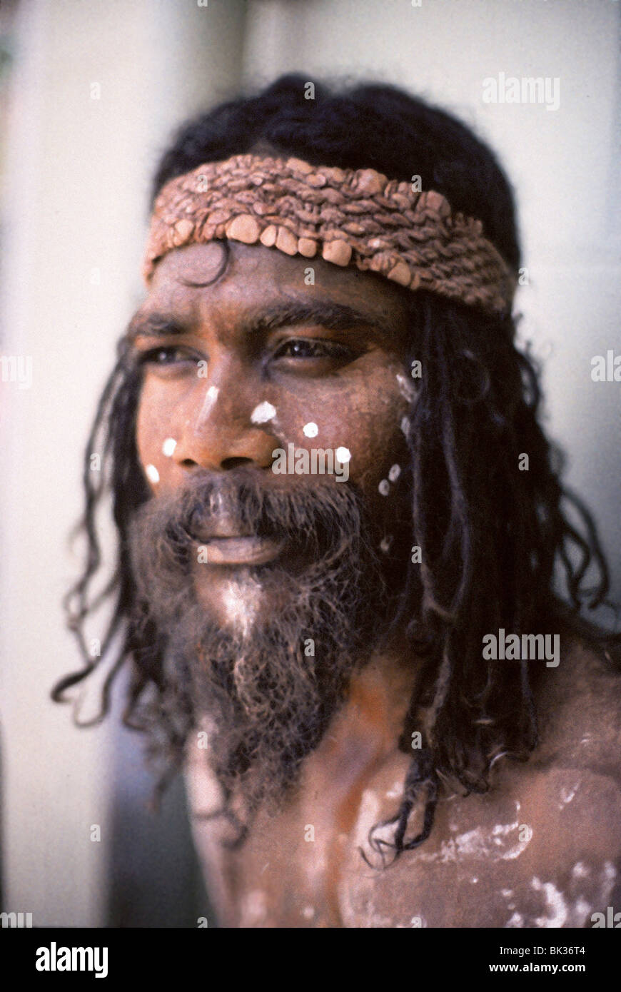 Portrait of a young indigenous man in the Australian group Tjapukai (a ...