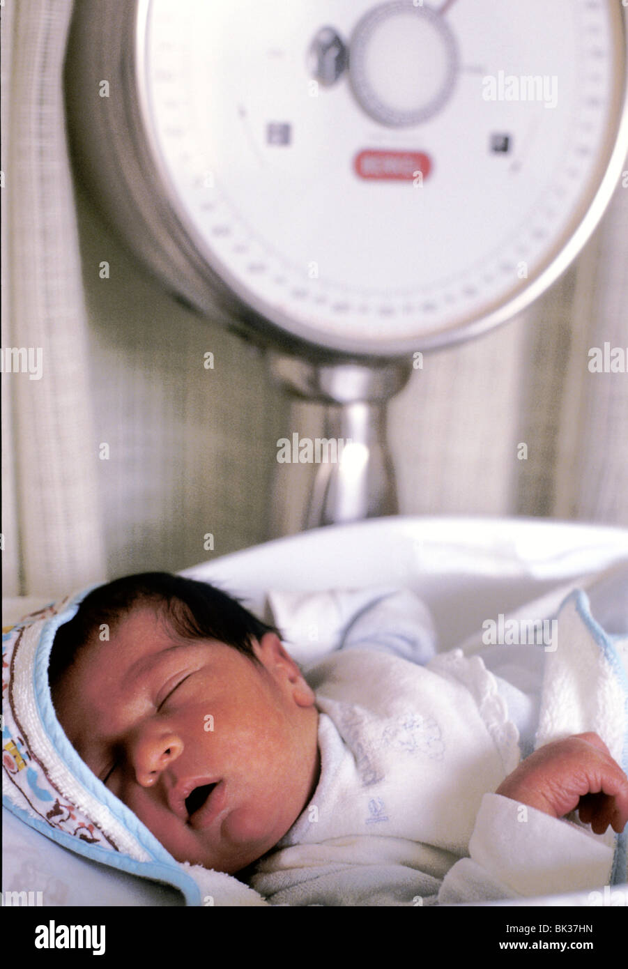 Child on weighing scales hi-res stock photography and images - Alamy