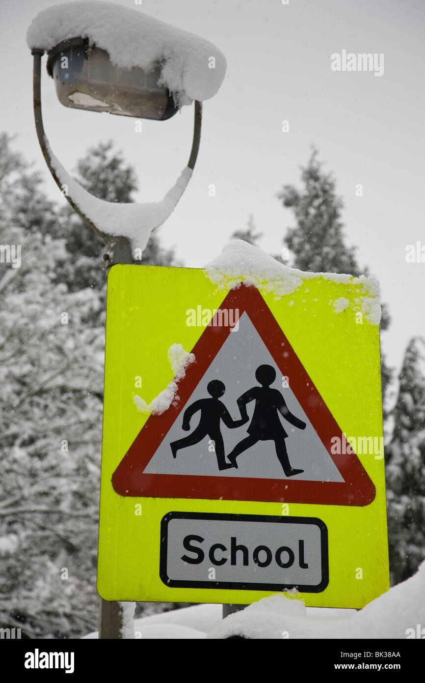 A snow covered school crossing sign Stock Photo - Alamy