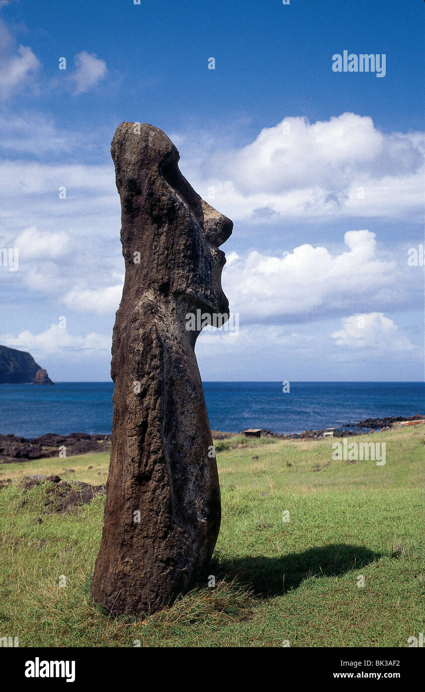 Monoliths easter island hi-res stock photography and images - Alamy