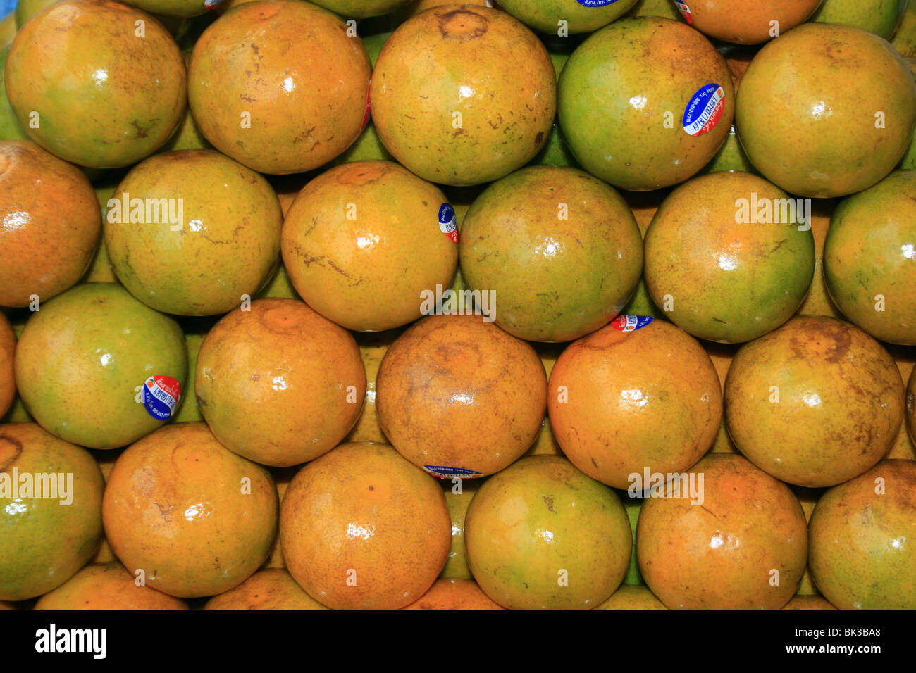 Oranges stacked in a market in Bangkok, Thailand Stock Photo - Alamy