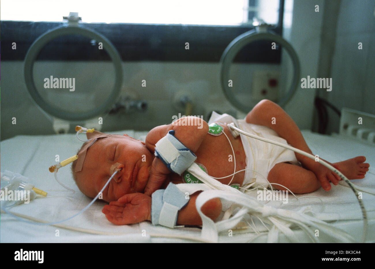Neonatal Intensive Care Unit Uk Stock Photos & Neonatal Intensive Care ...