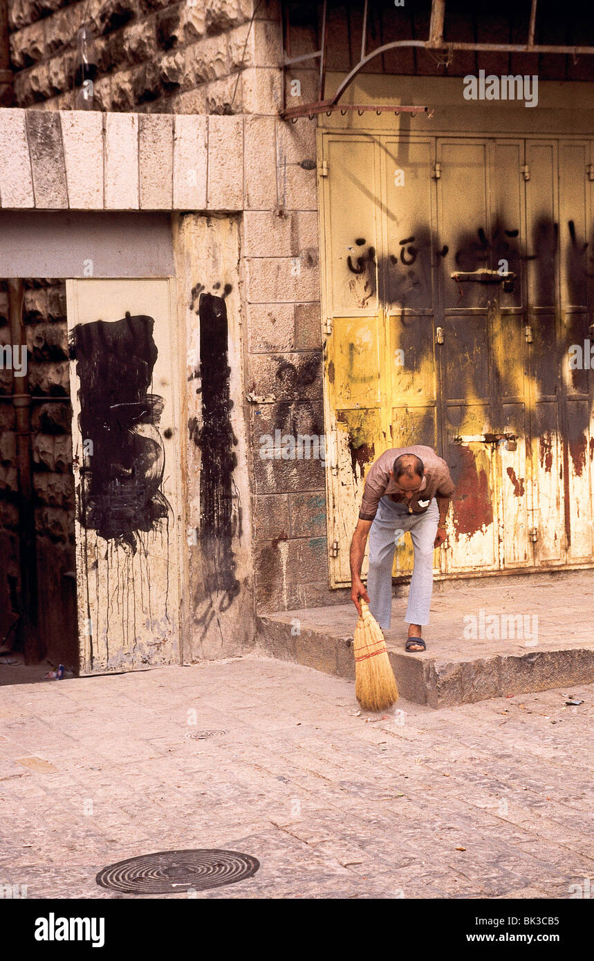 Street sweeper man hi-res stock photography and images - Alamy