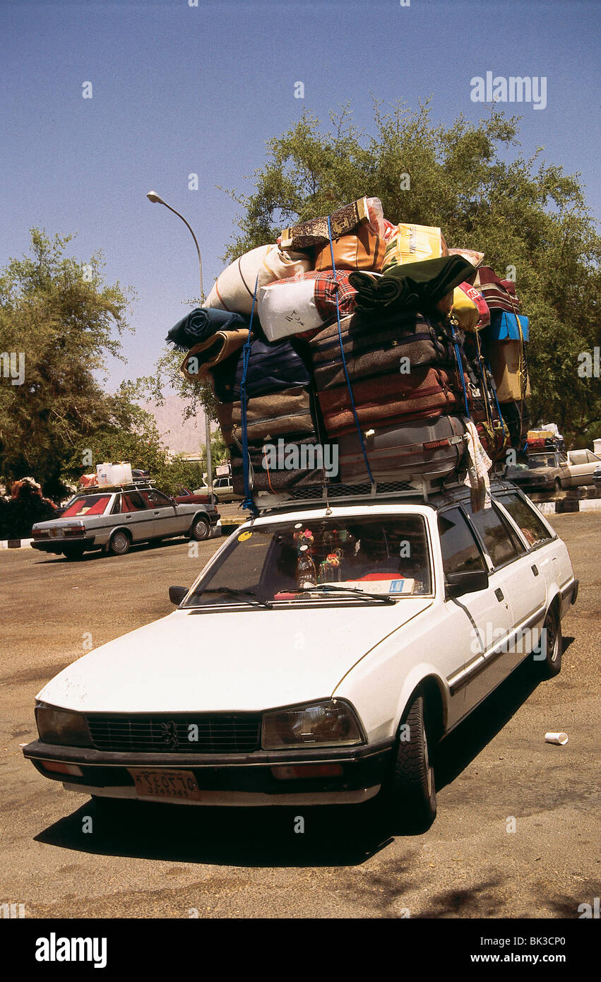 Overloaded with possessions hi-res stock photography and images - Alamy