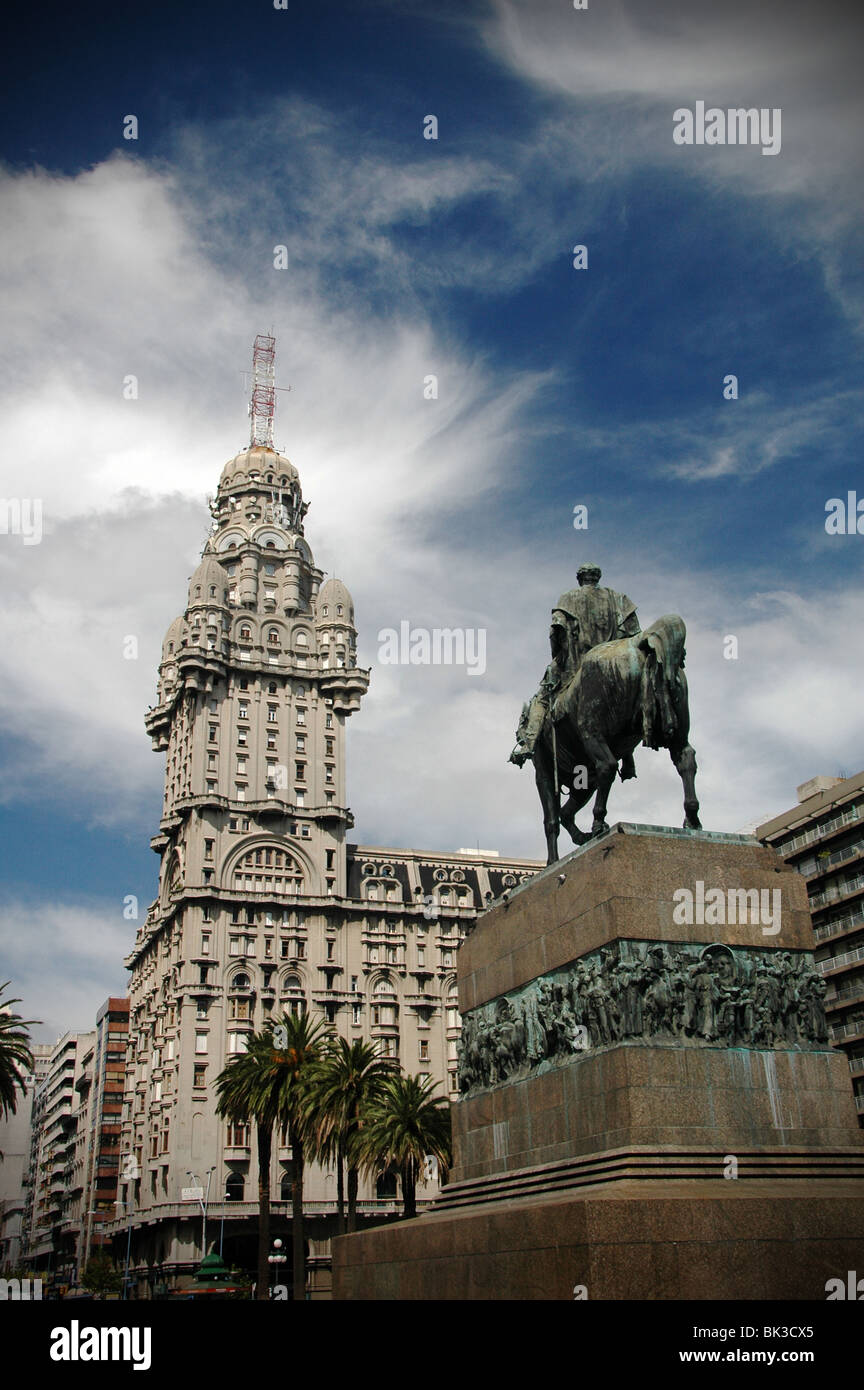 Uruguay montevideo statue hi-res stock photography and images - Alamy