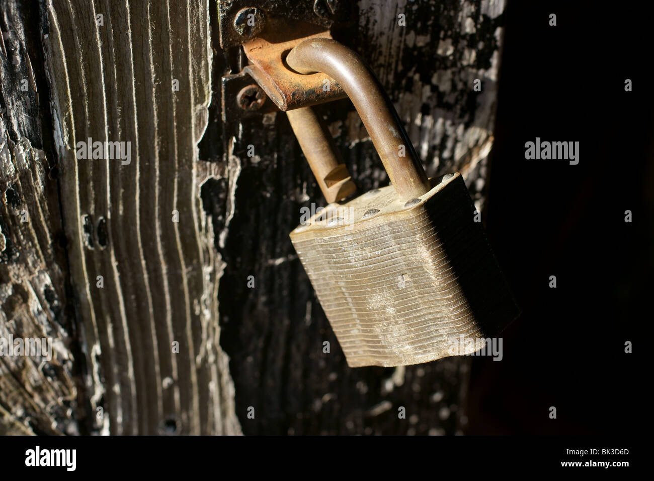 Open padlock hi-res stock photography and images - Alamy