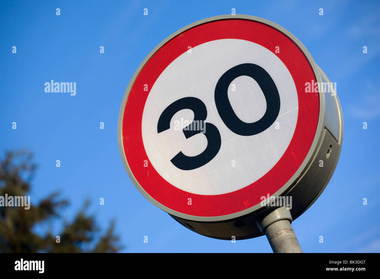 30 Miles Per Hour Speed Sign Stock Photos & 30 Miles Per Hour Speed ...