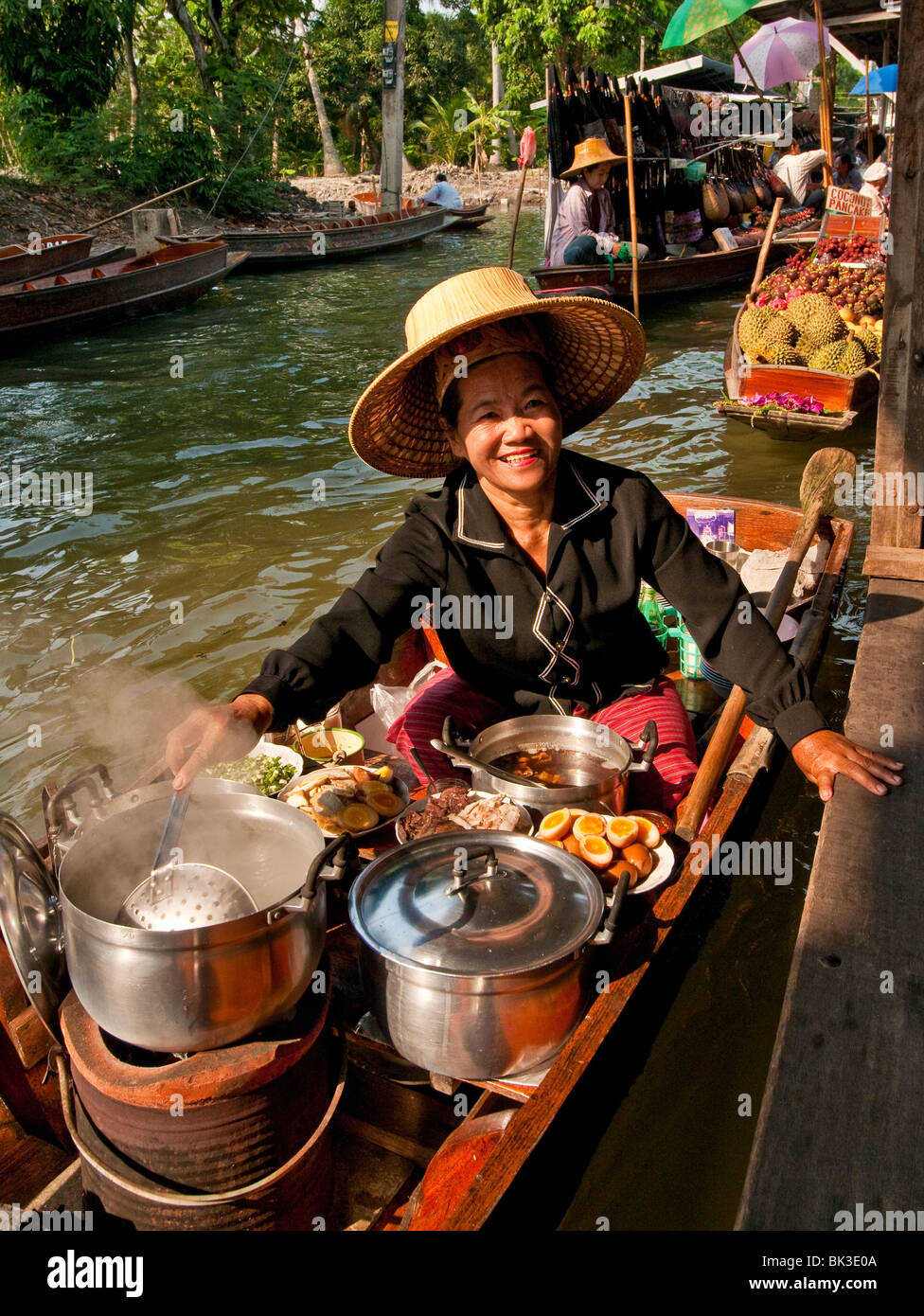 Thailand floating market hi-res stock photography and images - Alamy