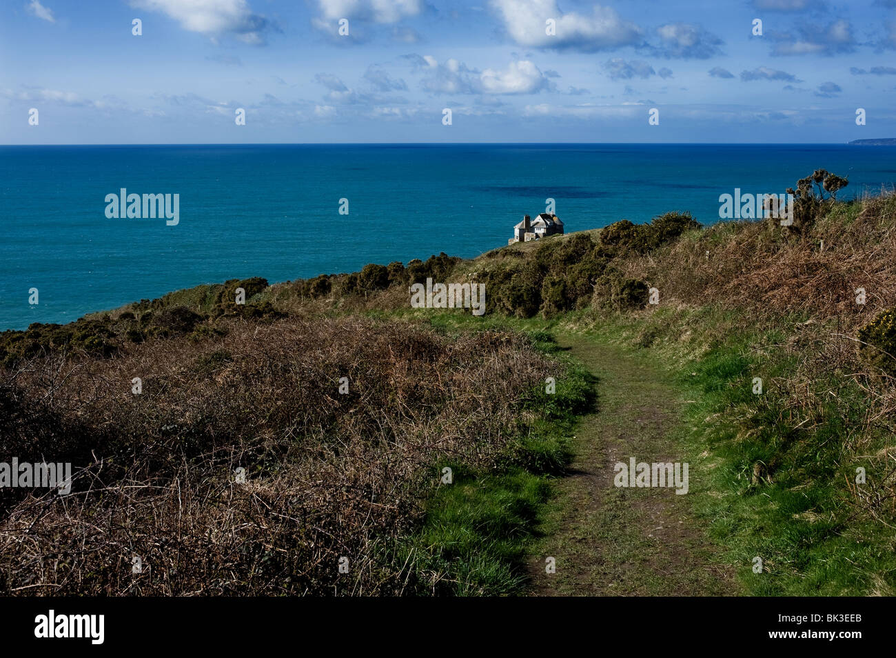 Cornwall coast path house hi-res stock photography and images - Alamy