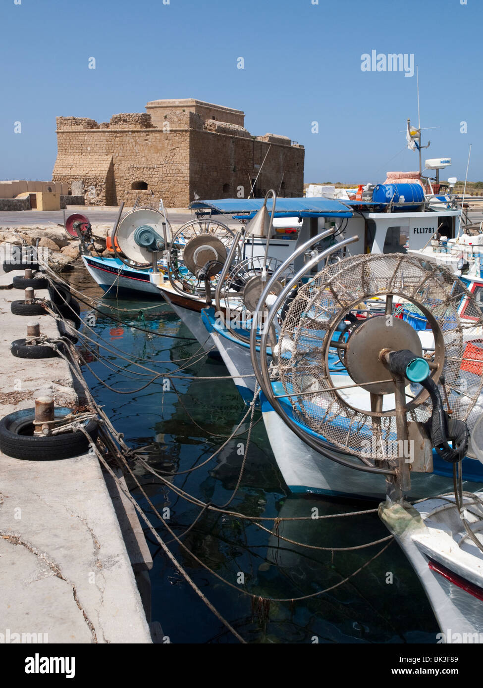 Boats paphos harbor castle hi-res stock photography and images - Alamy