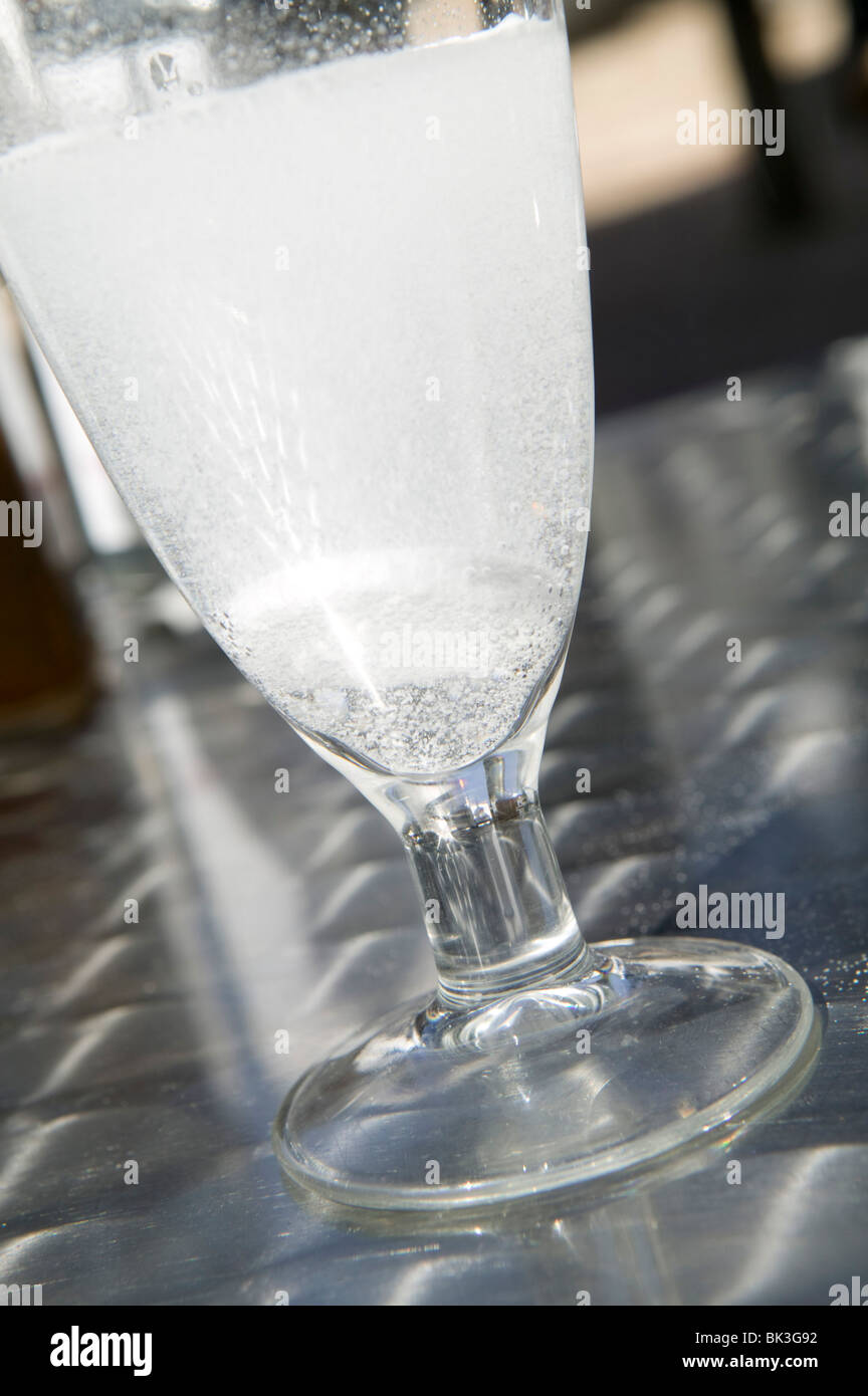 Fizzy tablet hi-res stock photography and images - Alamy