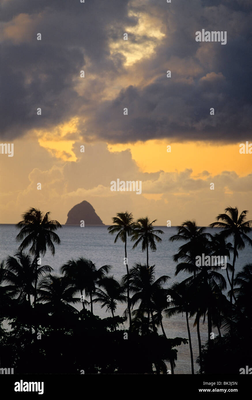 Sunset on caribbean tropical island hi-res stock photography and images ...