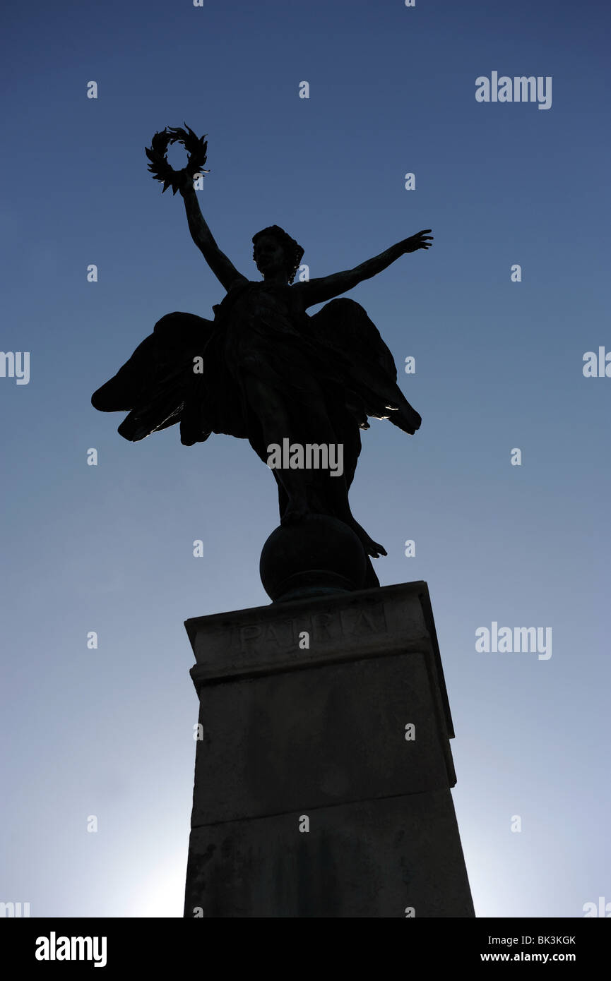 Angel Statue holding a Wreath, War Memorial Stock Photo - Alamy