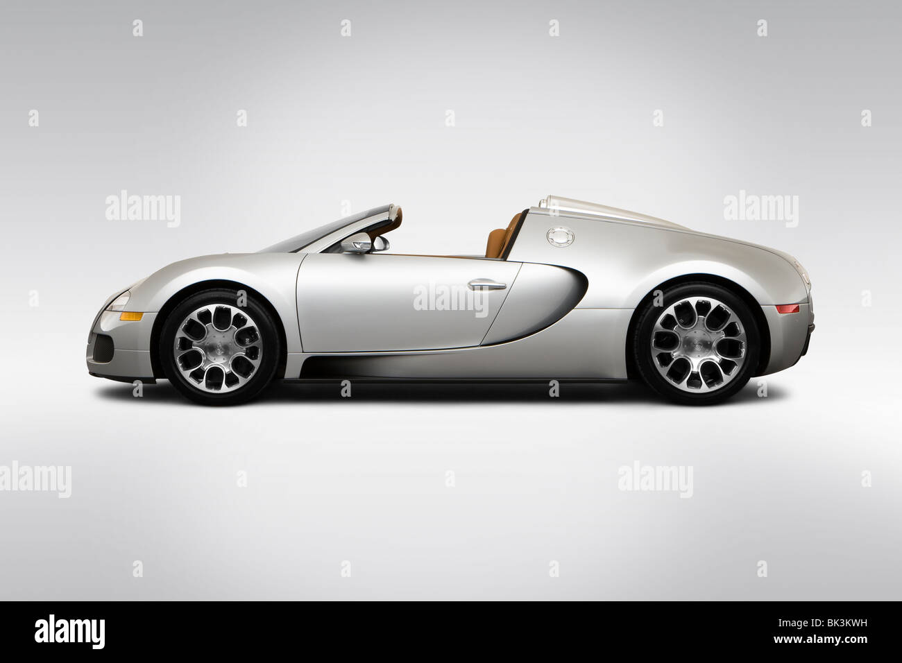 Bugatti veyron side hi-res stock photography and images - Alamy