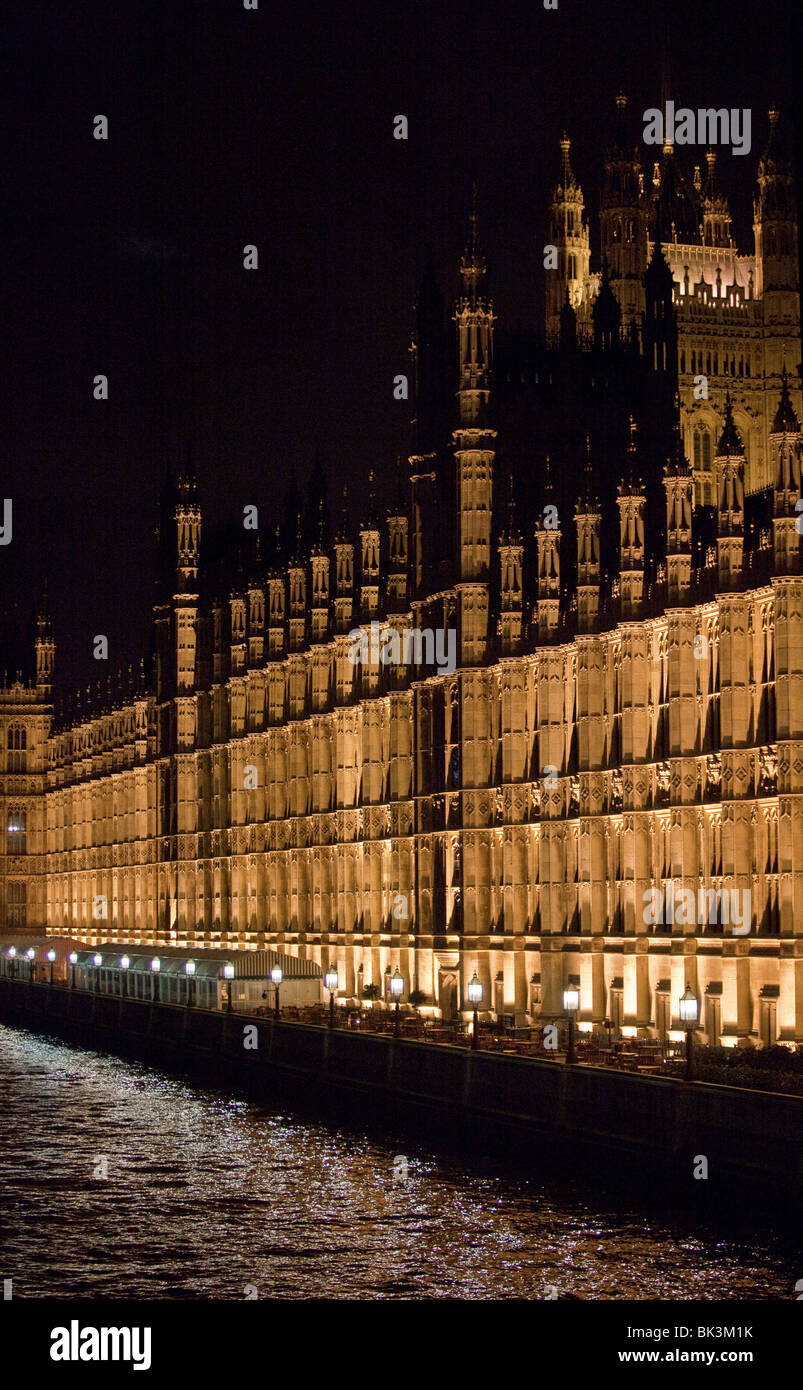 Street house night uk hi-res stock photography and images - Alamy