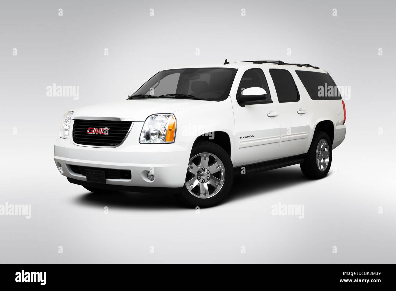 GMC Yukon XL SLE SUV Stock Photo - Alamy