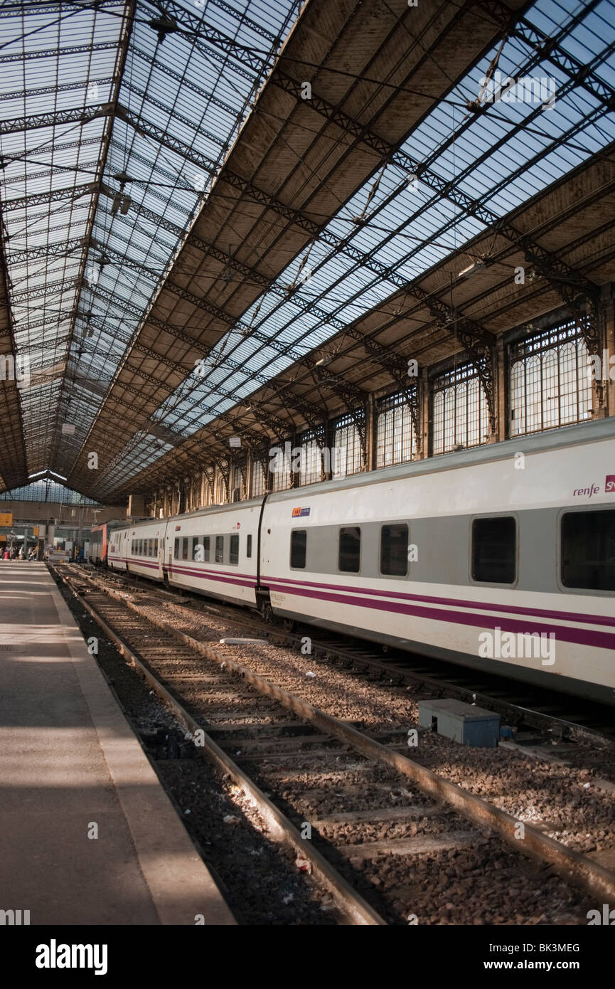 Paris, France, Overnight Train in "Gare d'Austerlitz" Train Station ...