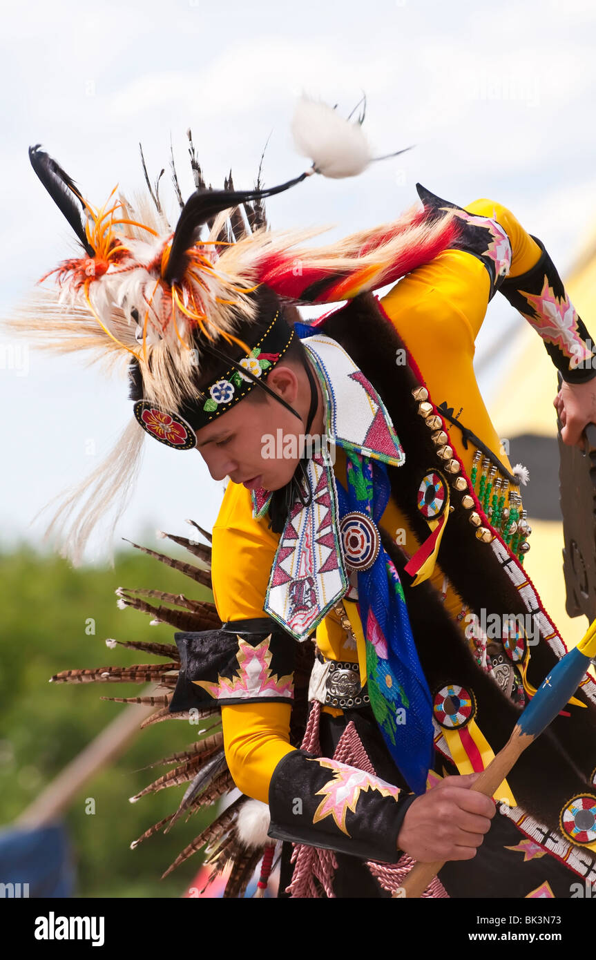 Native canada chicken dance hi-res stock photography and images - Alamy