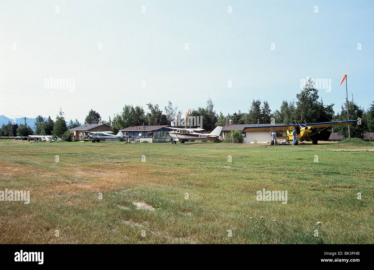 Landing-strip, airplanes, and airfield for single engine aircraft in ...