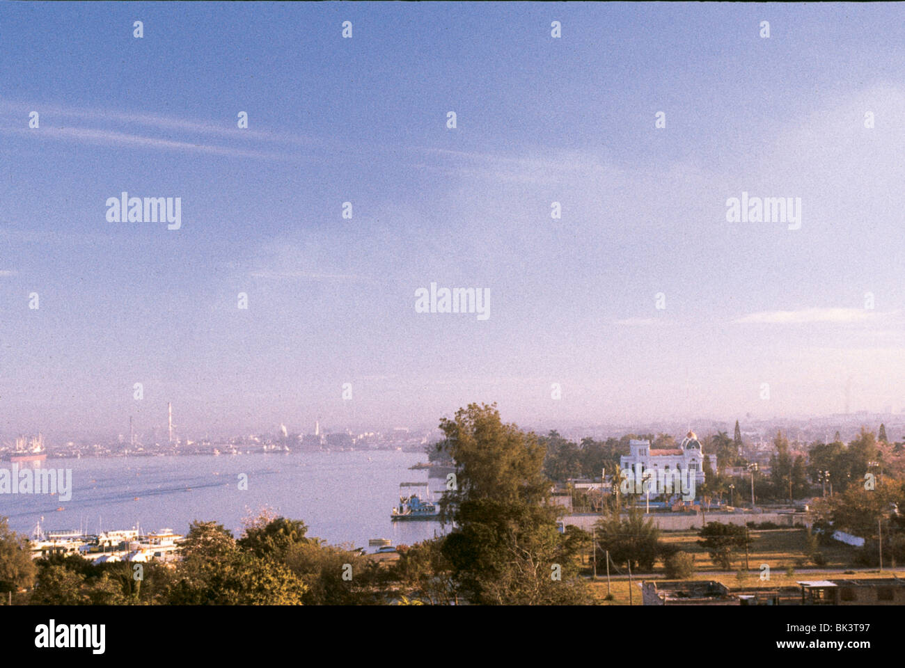 Cuban docks hi-res stock photography and images - Alamy