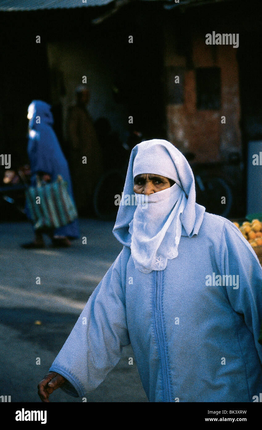 Muslim wearing robe hi-res stock photography and images - Alamy