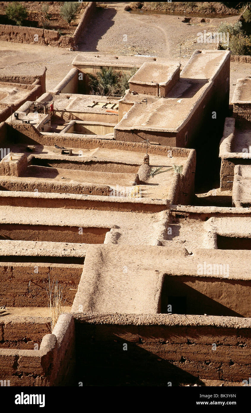 A view of village rooftops of adobe buildings in Ouarzazate Province ...