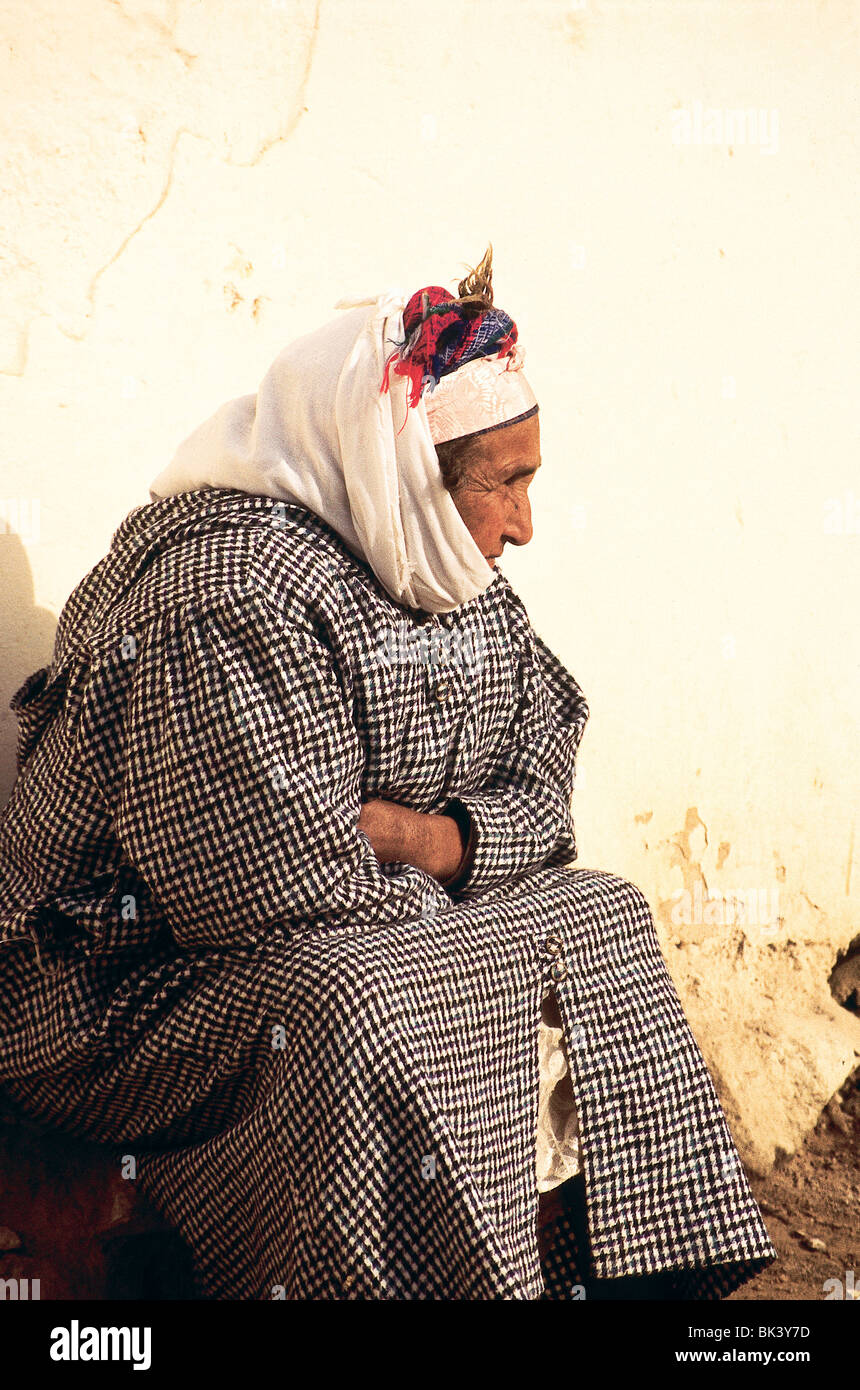 Portrait of a Moroccan woman wearing the traditional clothing of the ...