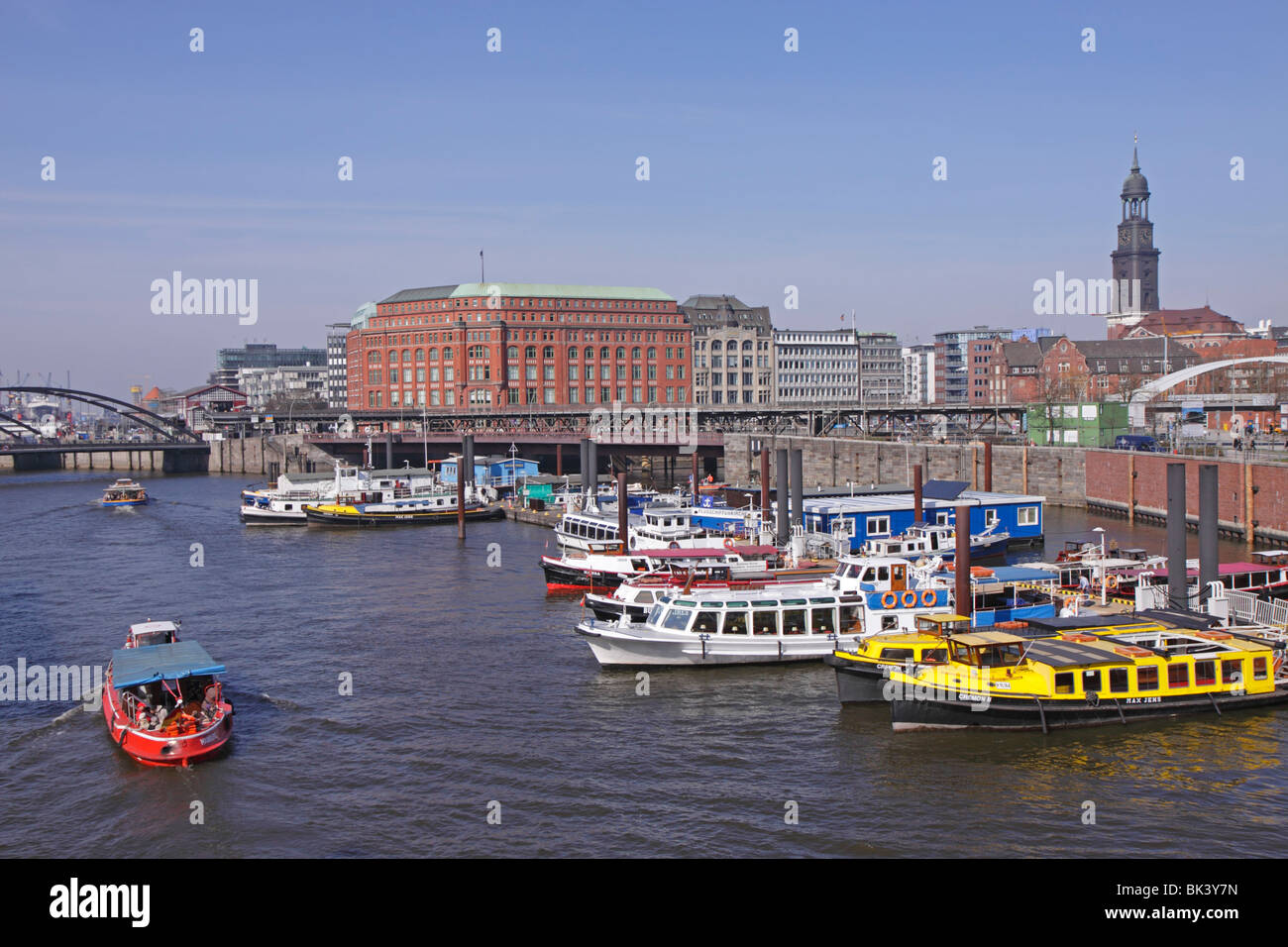 Hamburg tour hi-res stock photography and images - Alamy