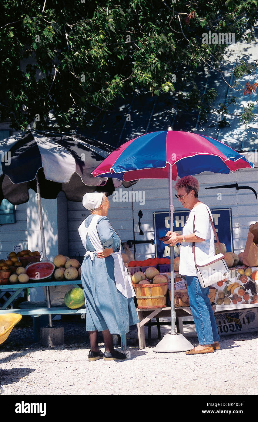 Traditional mennonite clothing hi-res stock photography and images - Alamy