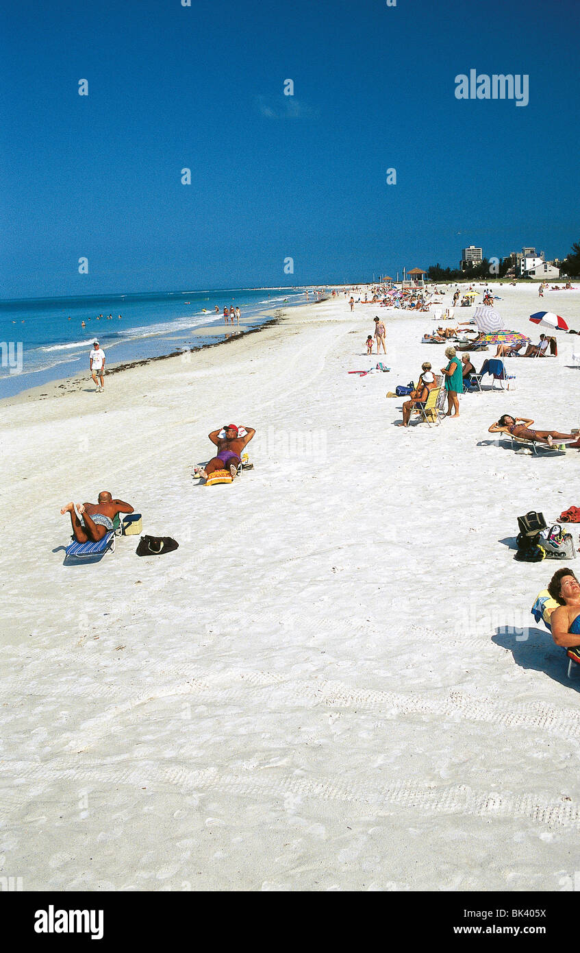 Sunbathers at Siesta Key Beach, Sarasota, Florida Stock Photo - Alamy