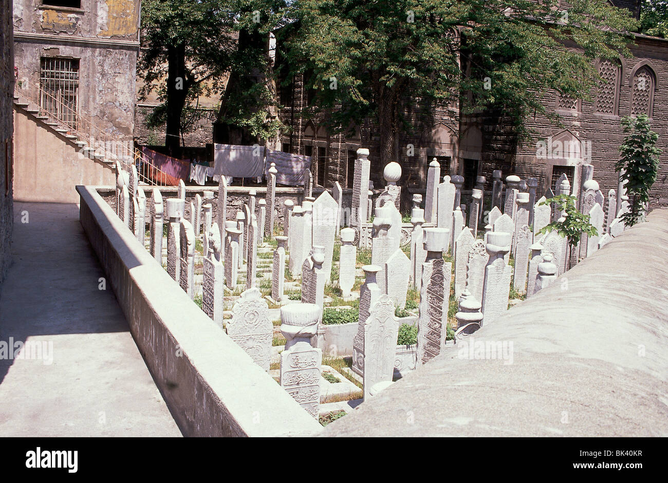 Islamic cemetery in Istanbul, Turkey Stock Photo - Alamy
