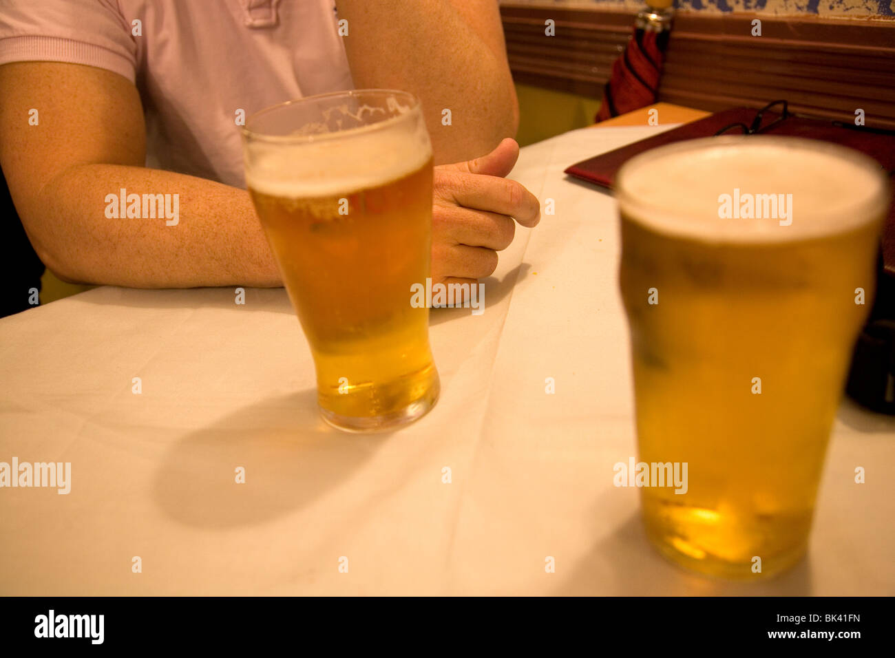 Drinking pints hi-res stock photography and images - Alamy