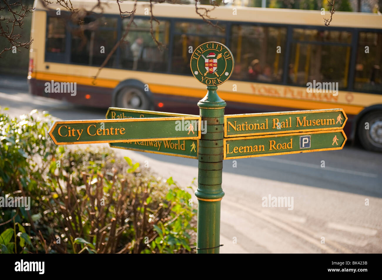 City centre road sign hi-res stock photography and images - Alamy