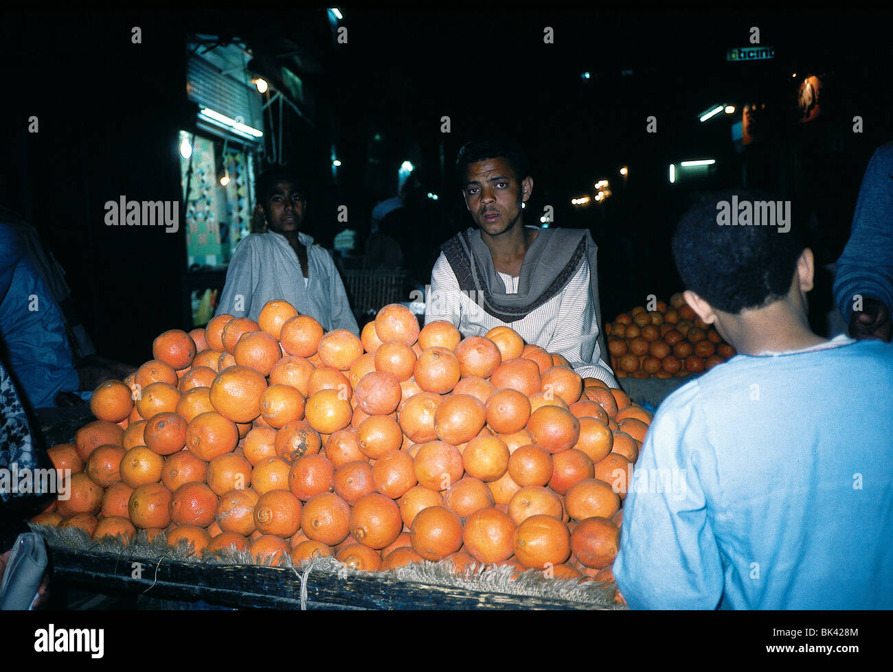 Merchant selling oranges, Egypt Stock Photo - Alamy
