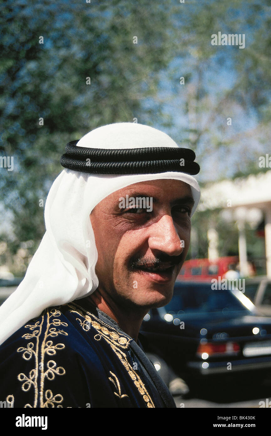 Portrait of a Jordanian man wearing a keffiyeh Stock Photo - Alamy